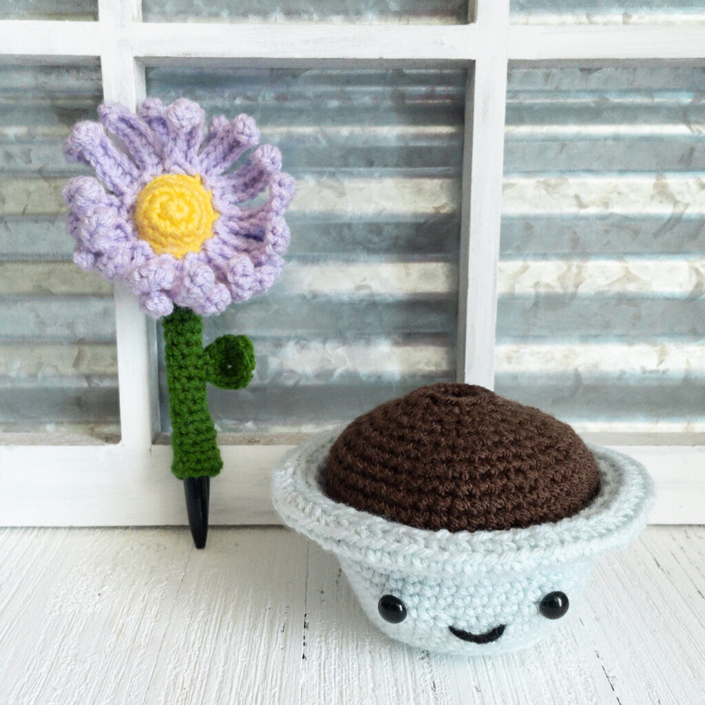 Daisy Flower Pen - Southern Belle Crochet