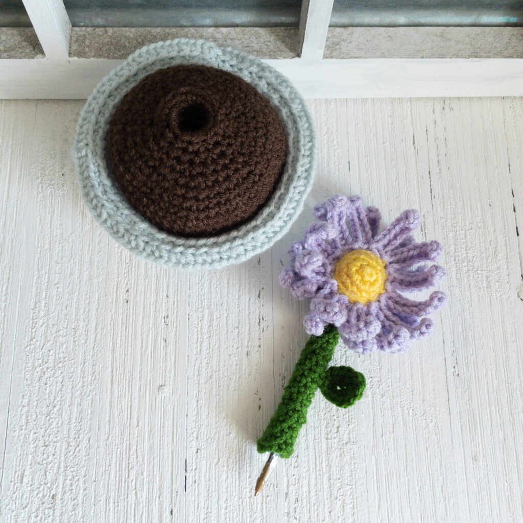 Daisy Flower Pen - Southern Belle Crochet